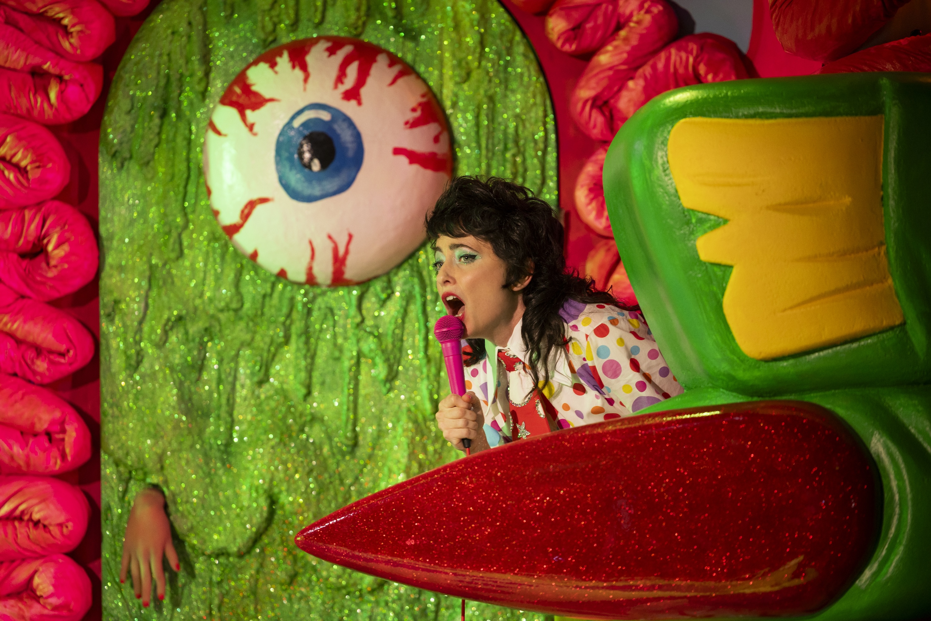 HBO Original Comedy Special SARAH SQUIRM: LIVE + IN THE FLESH Debuts ...